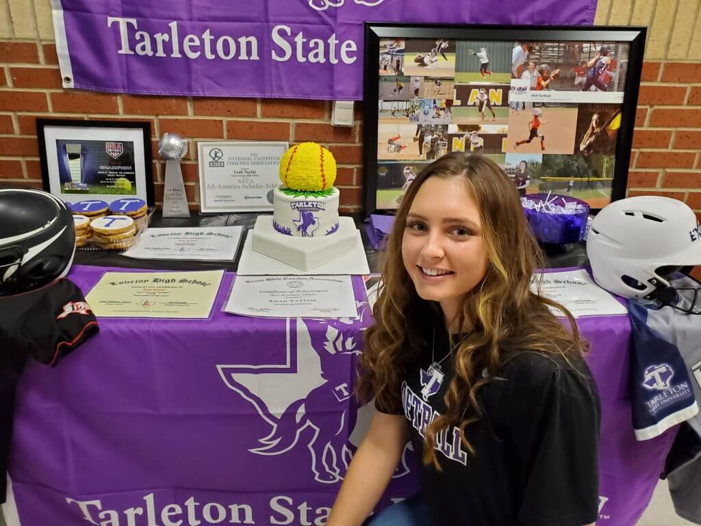 Signing Spotlight: Leah Taylor… In Texas, Even the “Congrats” Signs are ...